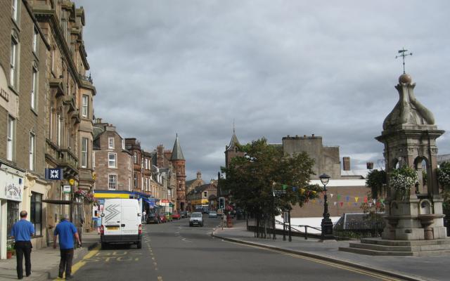 Crieff High Street @ High.St - High Street shops and High St businesses.